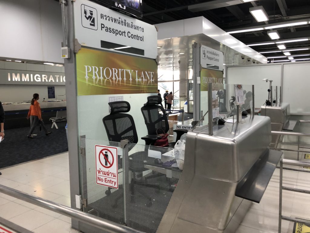 PRIORITY LANE スワンナプーム国際空港の入国審査!! 優先入場が超便利!! - アジアの歩き方