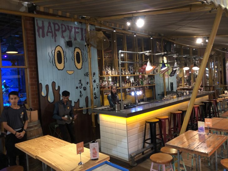 Happy Fish バンコクで人気の夜市!! アジアティークでビールとステーキ!! - アジアの歩き方